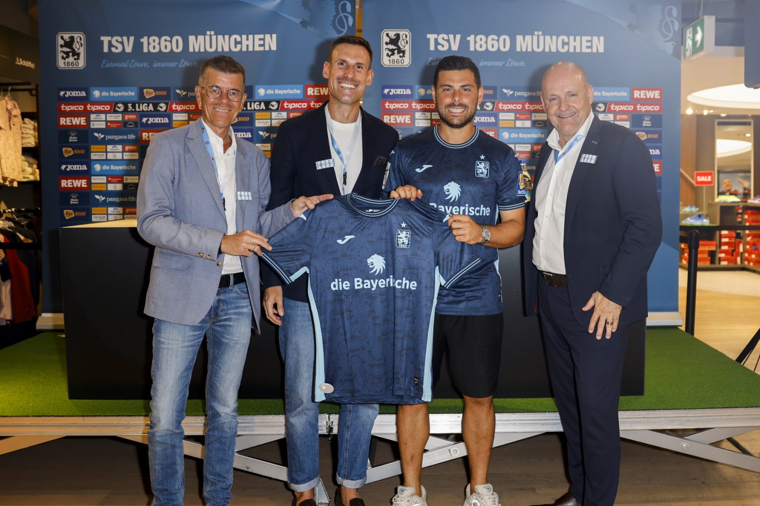 GALERIA und 1860 München eröffnen Fanwelt am Marienplatz